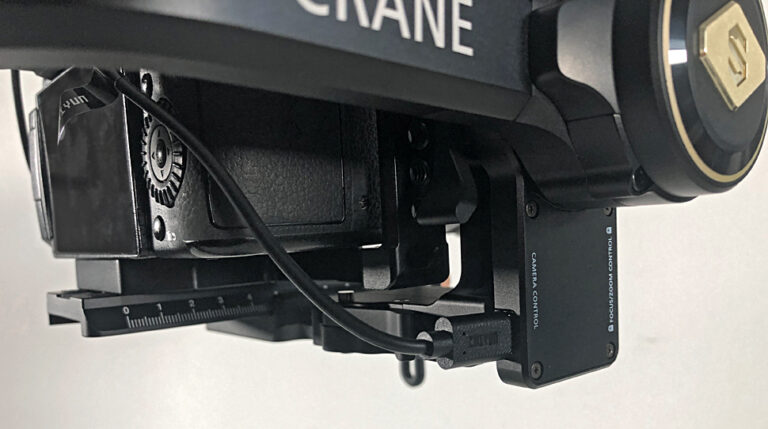 B_1020_Zhiyun_Crane_2S_D_01_SK - film-tv-video.de